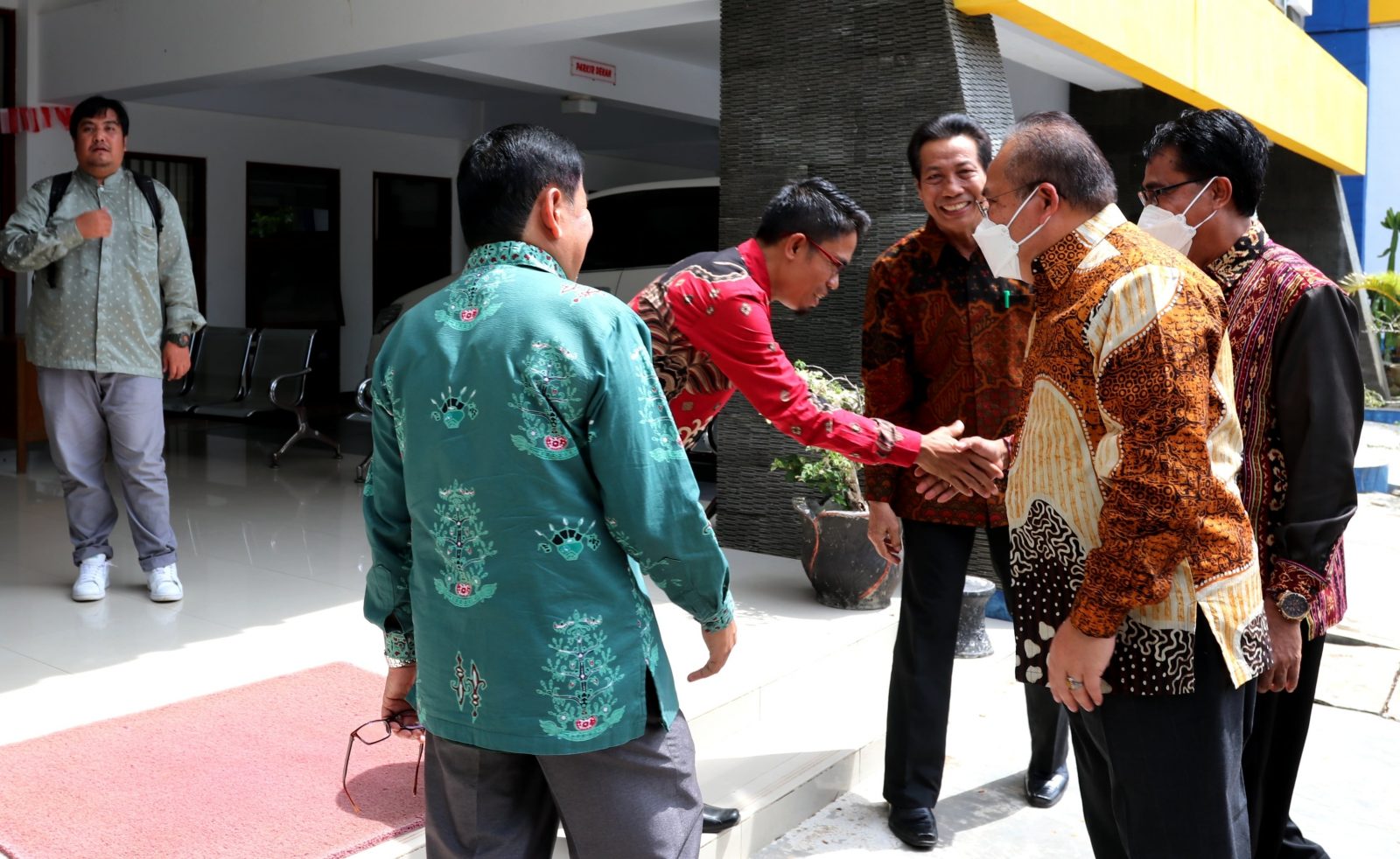 Kolaborasi MK-RI dan FH UNIB Gelar Bedah Buku Tentang HAM | UNIVERSITAS ...