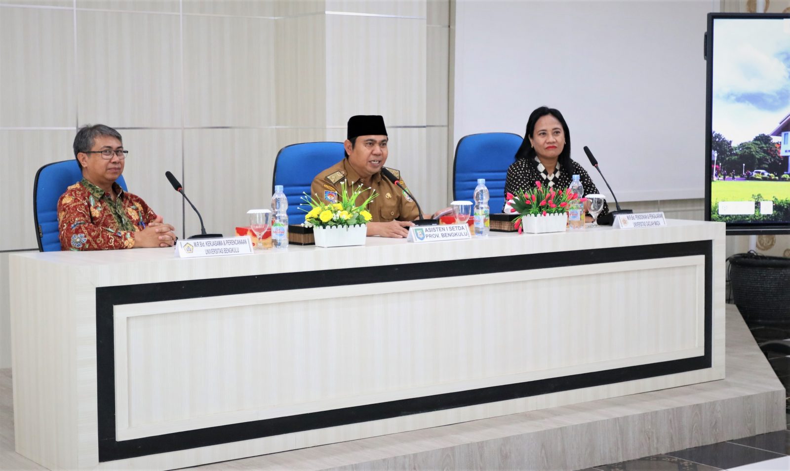 UGM dan UNIB Berkolaborasi Wujudkan World Class University ...