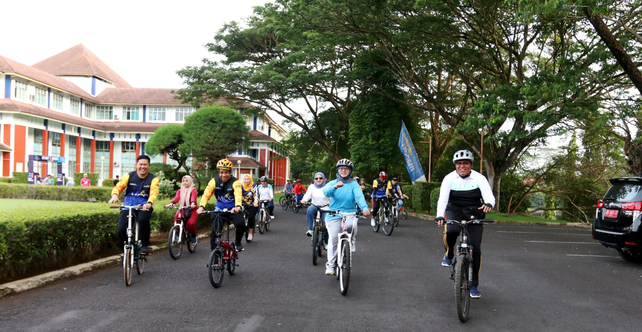 Bank Mandiri dan UNIB Gowes Bareng Kedua Road to Sidang Pleno ISEI 2023 ...