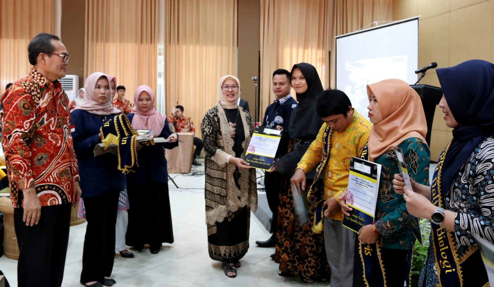 FKIP UNIB Gelar Pengukuhan dan Sumpah Profesi 672 Guru Profesional ...