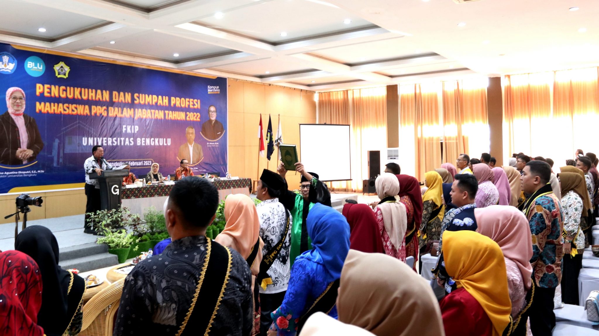 FKIP UNIB Gelar Pengukuhan dan Sumpah Profesi 672 Guru Profesional ...