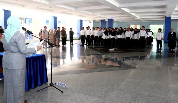 Pengucapan Sumpah dan Pembagian SK 100 Persen PNS Baru UNIB ...
