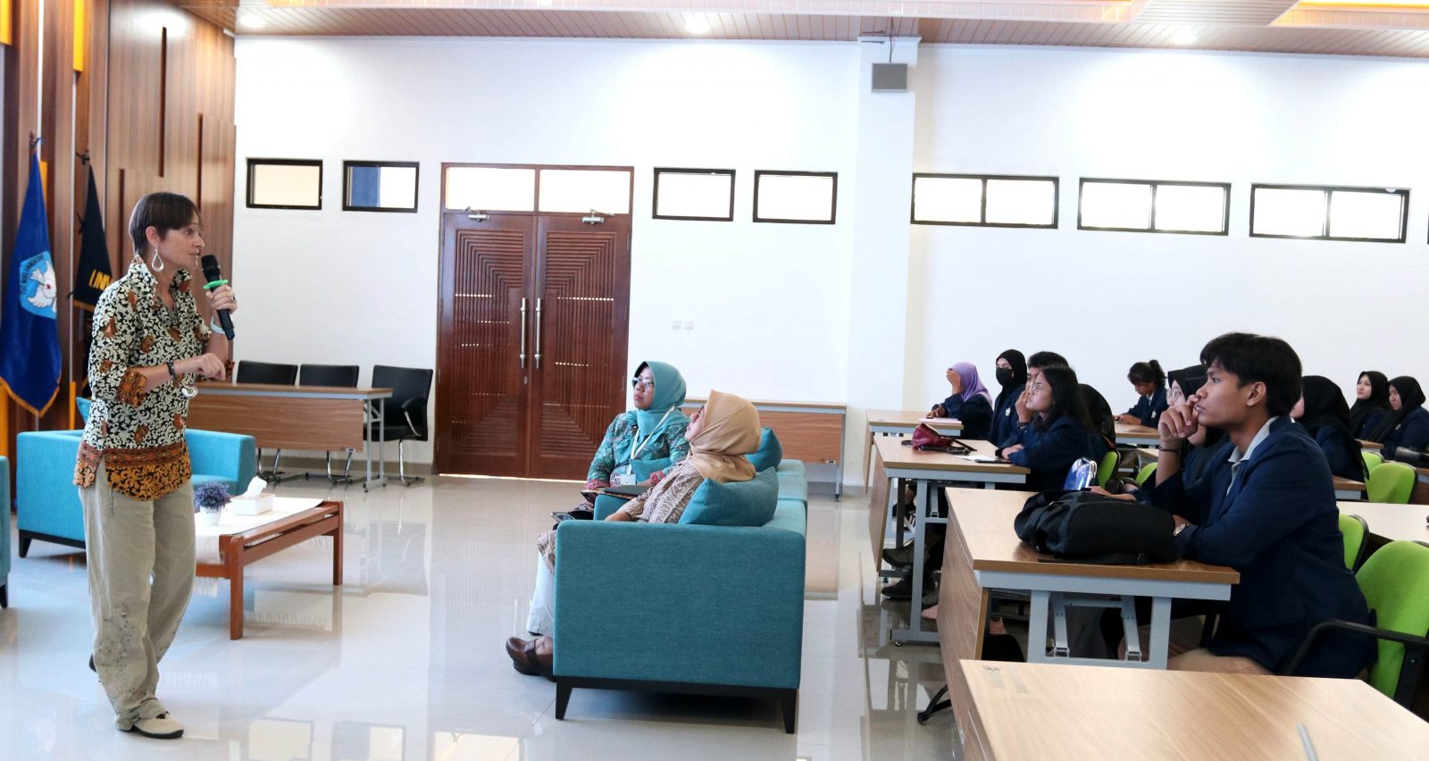 Rektor Resmikan UNIB English Club | UNIVERSITAS BENGKULU