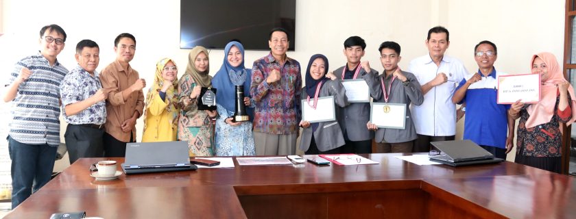 FH UNIB Juara I Kompetisi Debat Hukum Nasional di UNJA | UNIVERSITAS ...