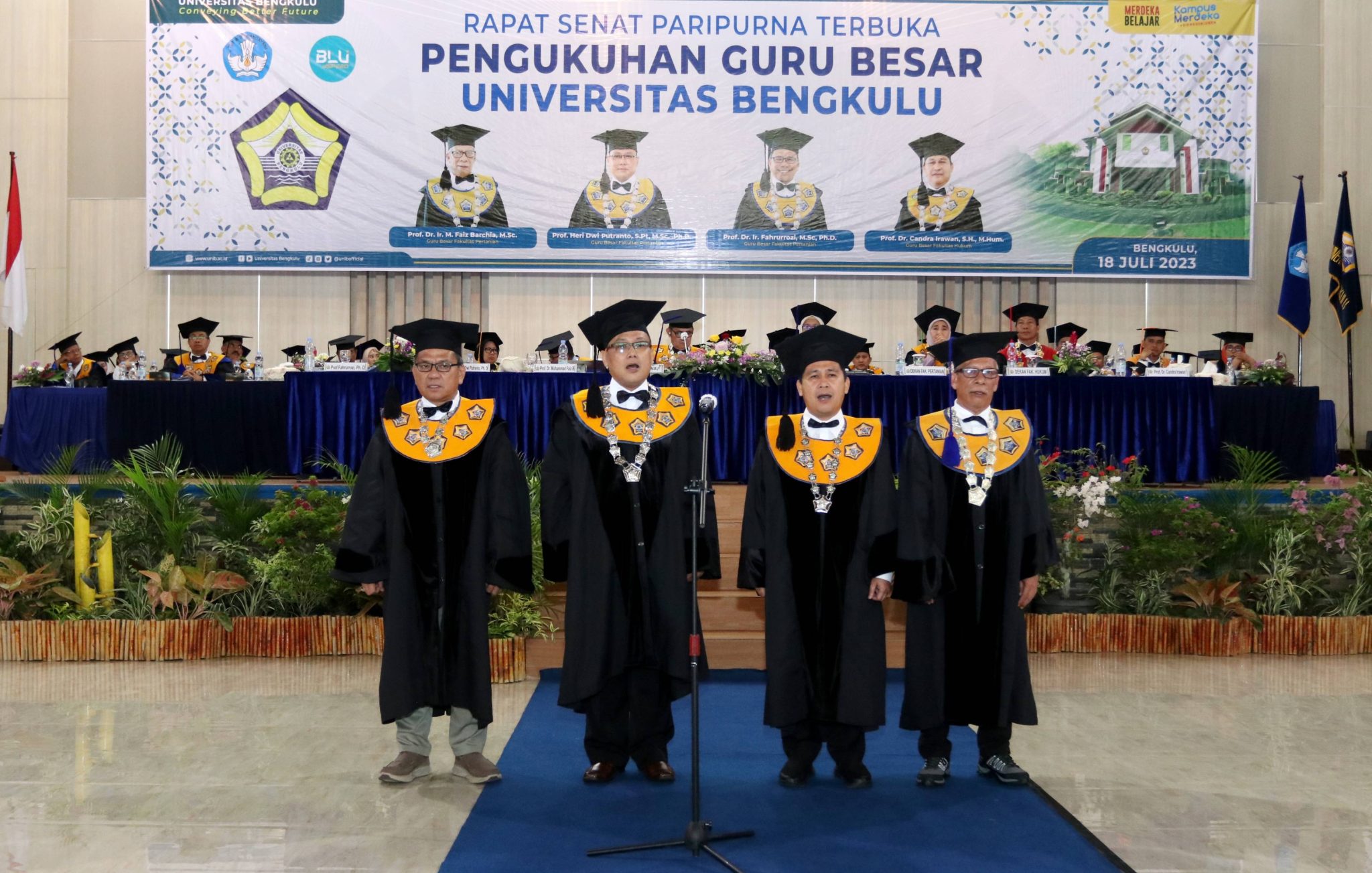 Pengukuhan 4 Guru Besar, Rektor : Komitmen untuk Keunggulan Akademik Berkelanjutan | UNIVERSITAS ...