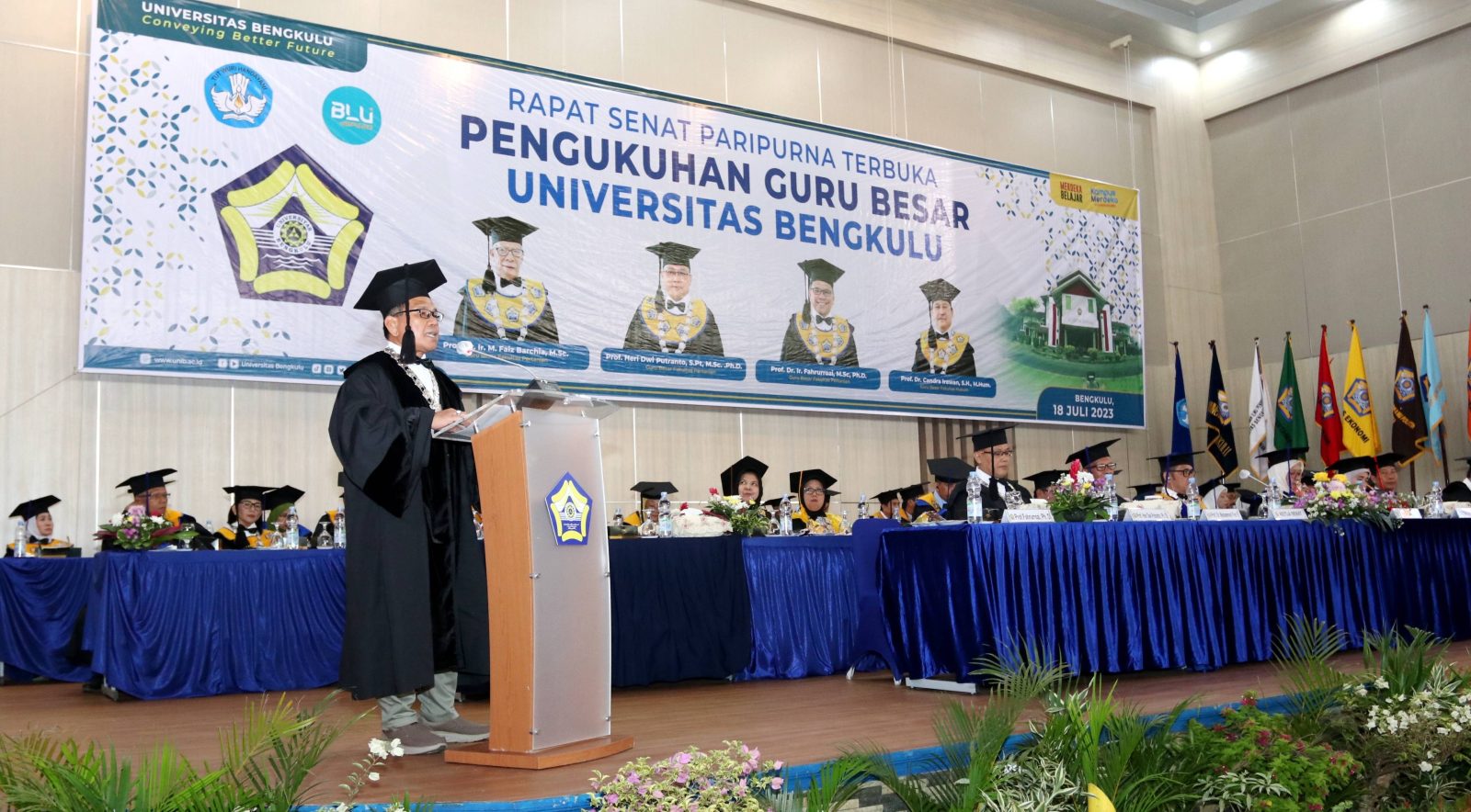 Pengukuhan 4 Guru Besar, Rektor : Komitmen untuk Keunggulan Akademik Berkelanjutan | UNIVERSITAS ...