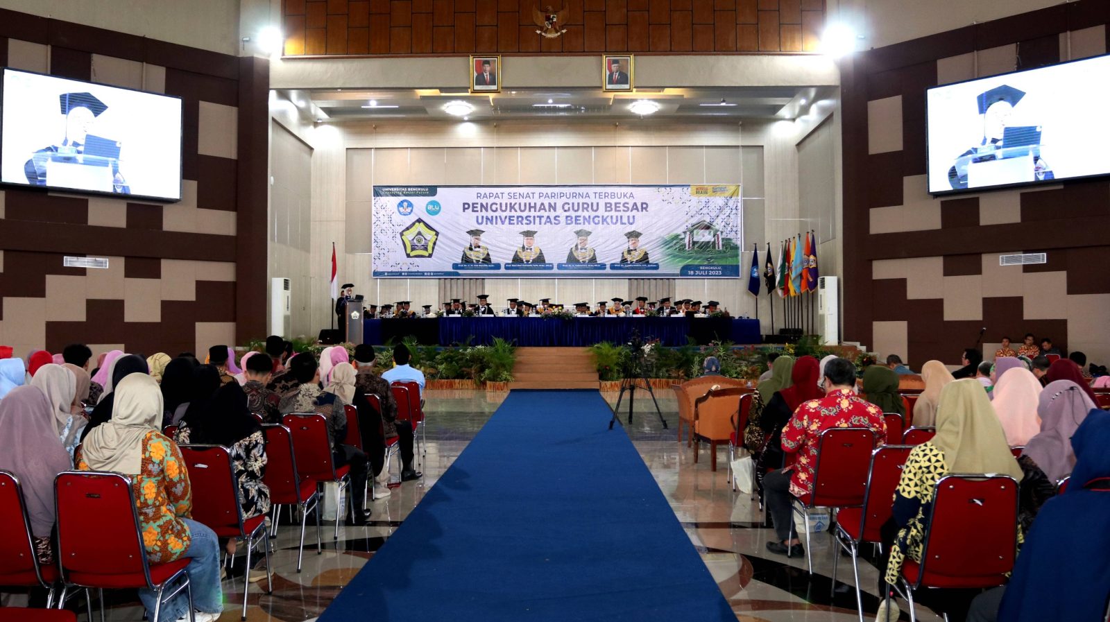 Pengukuhan 4 Guru Besar, Rektor : Komitmen untuk Keunggulan Akademik Berkelanjutan | UNIVERSITAS ...