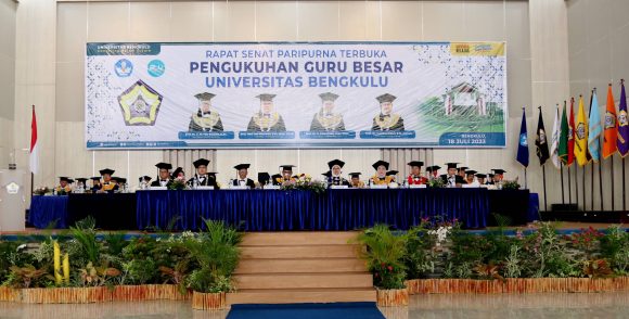 Pengukuhan 4 Guru Besar, Rektor : Komitmen untuk Keunggulan Akademik ...