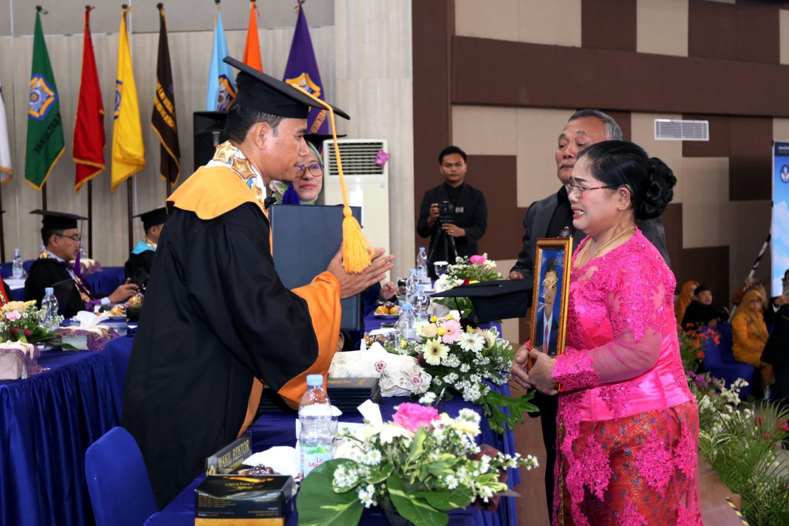 Meninggal Dunia, 2 Wisudawan UNIB Diwakili Orang Tua di Wisuda Ke-103 ...