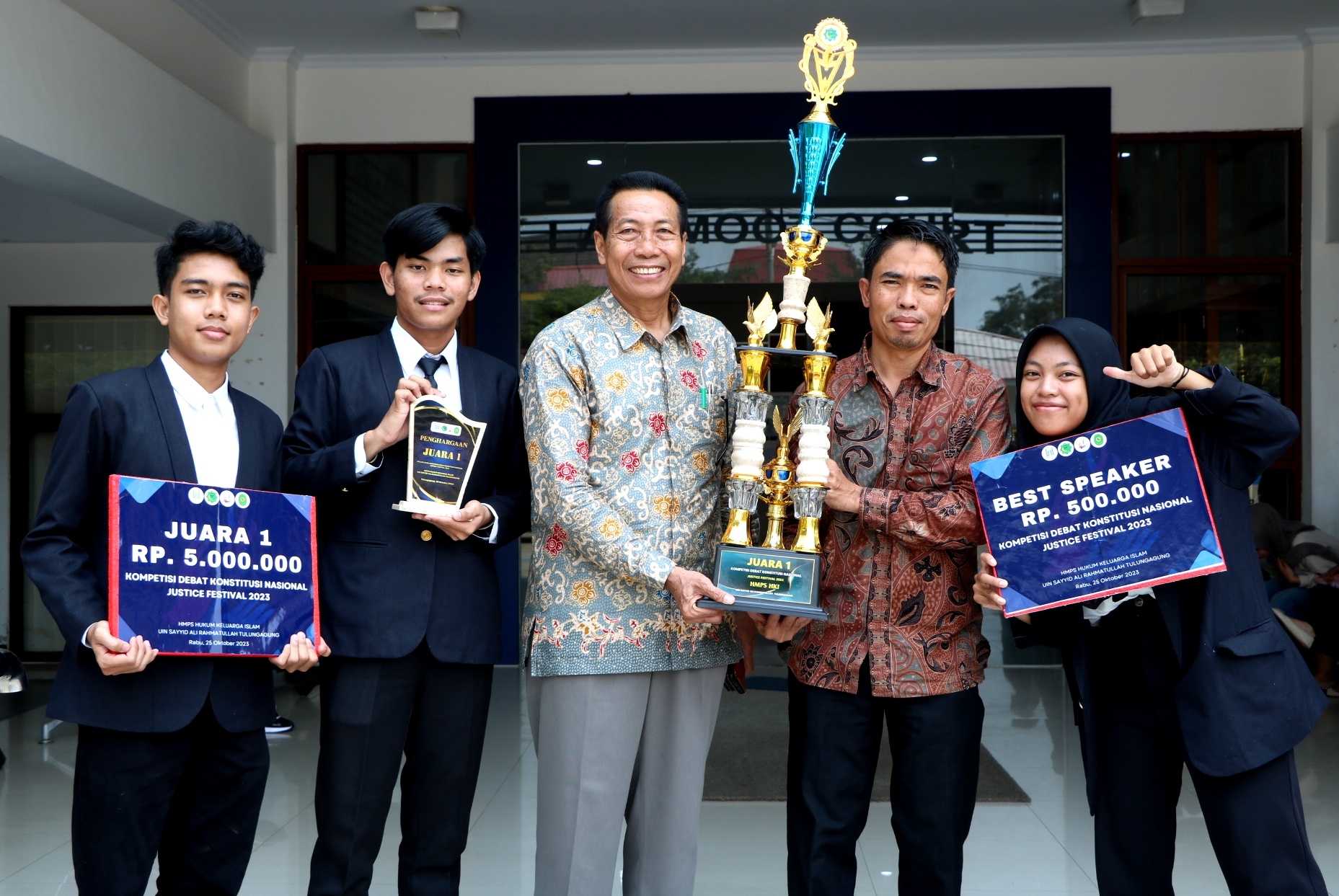 Hadapi UI di Final, FH UNIB Juara I | UNIVERSITAS BENGKULU