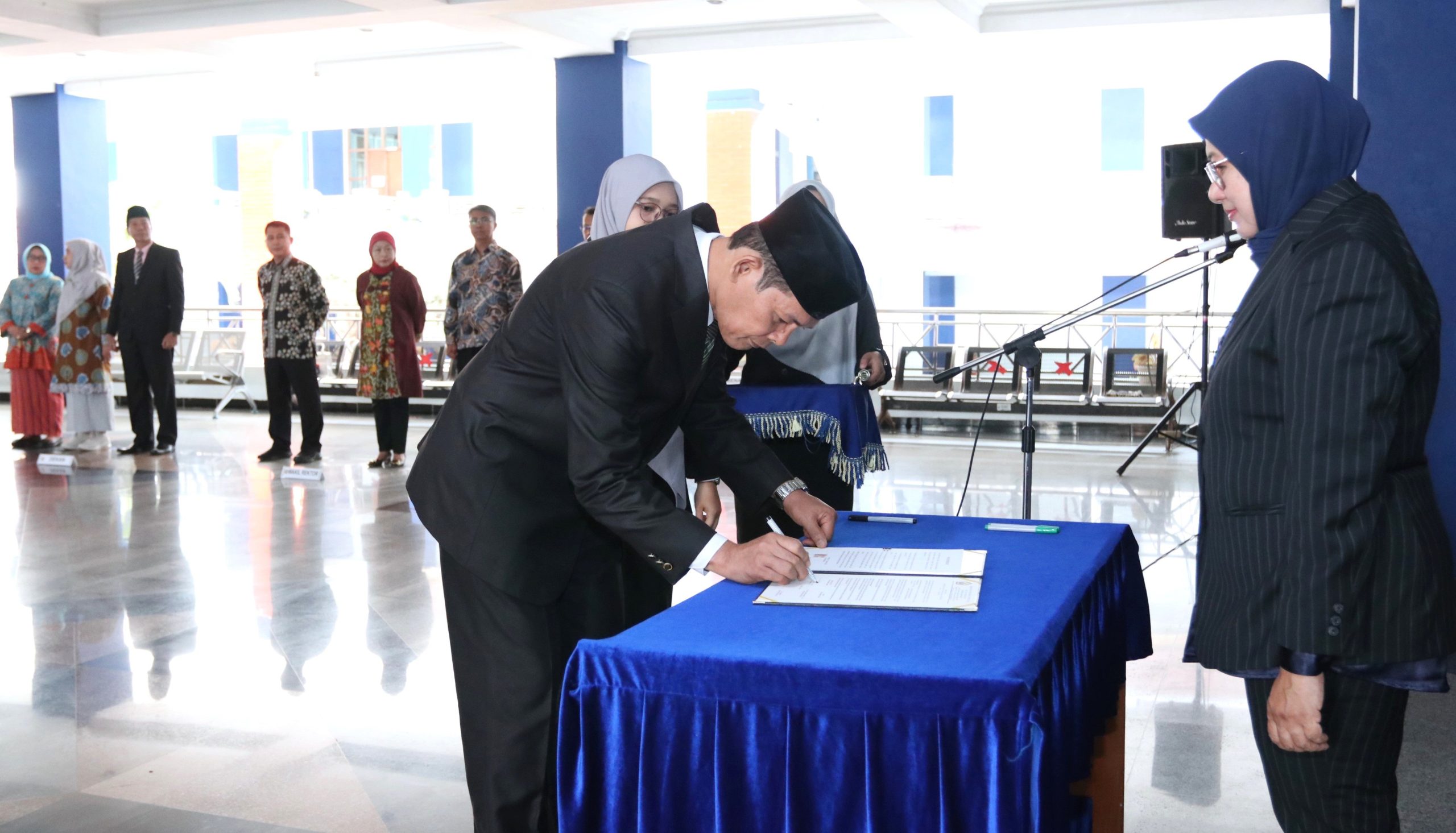 Rektor Lantik Dr. Yamani Sebagai Dekan FH 2023-2027 | UNIVERSITAS BENGKULU