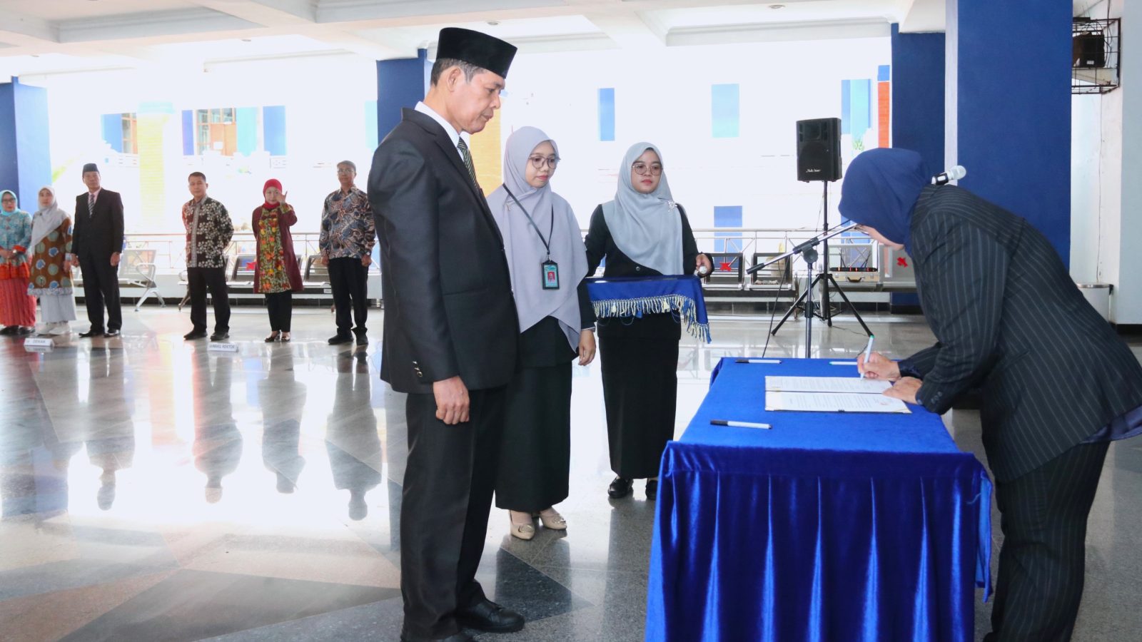 Rektor Lantik Dr. Yamani Sebagai Dekan FH 2023-2027 | UNIVERSITAS BENGKULU