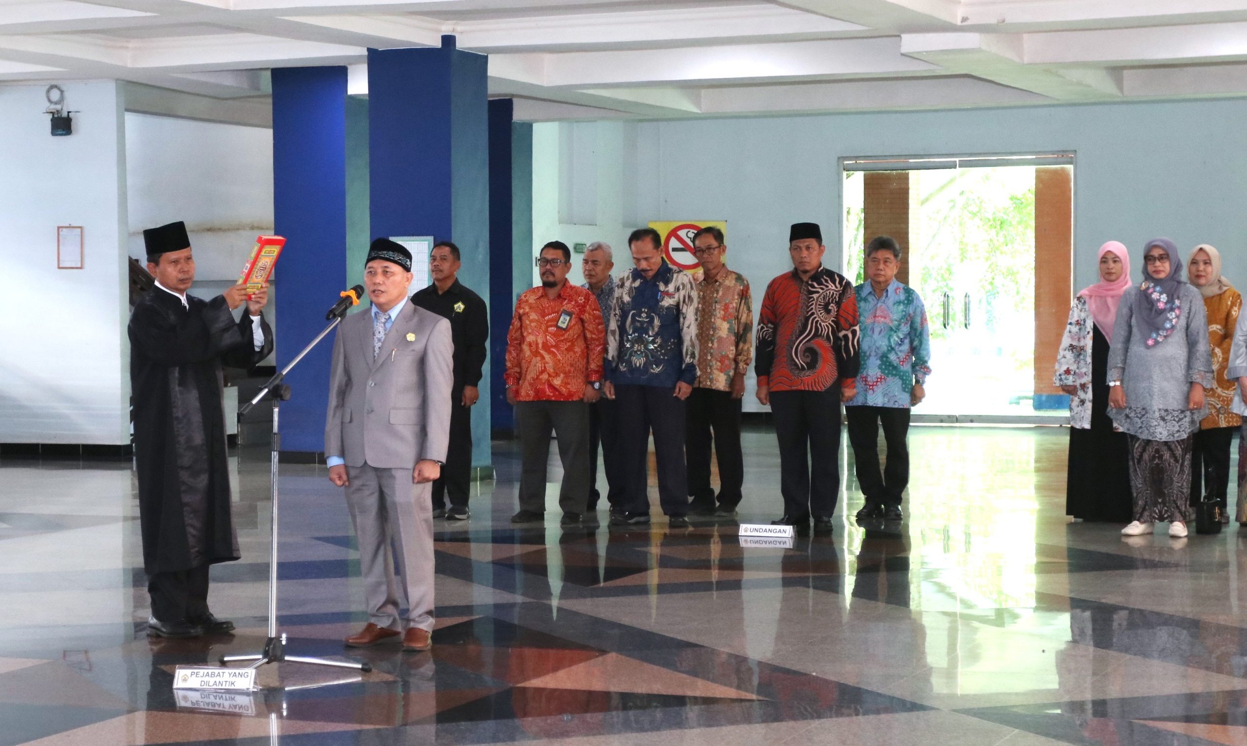 Rektor Lantik Dekan FEB, Wakil Dekan dan Tiga Kepala UPT | UNIVERSITAS ...