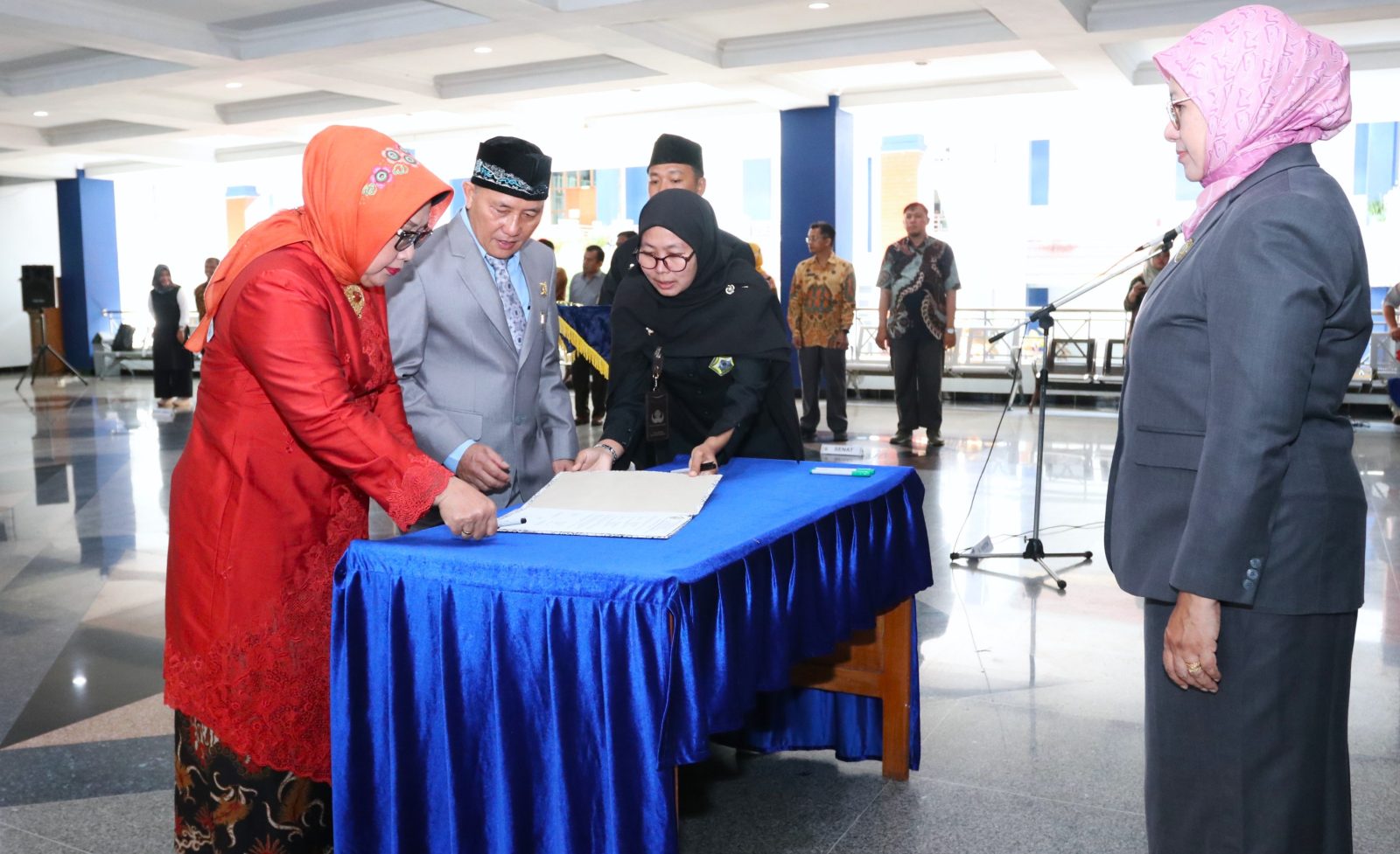 Rektor Lantik Dekan FEB, Wakil Dekan dan Tiga Kepala UPT | UNIVERSITAS ... Rektor Lantik Dekan FEB, Wakil Dekan dan Tiga Kepala UPT | UNIVERSITAS ...