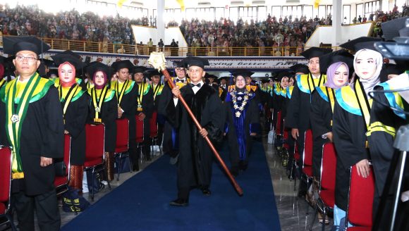 Wisuda Ke-105, UNIB Tambah 944 Lulusan | UNIVERSITAS BENGKULU