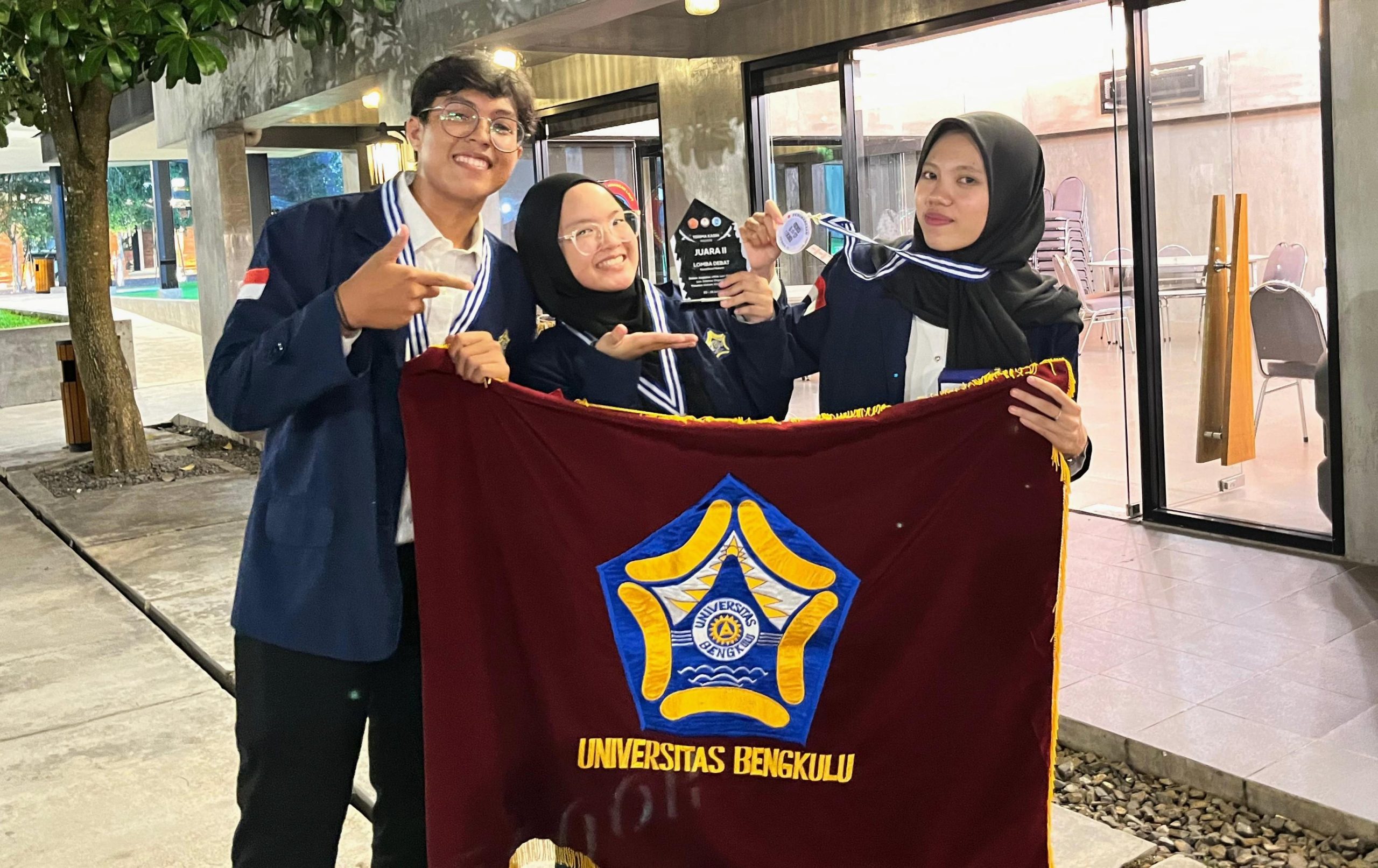 FH Unib Juara II Kompetisi Debat Konstitusi UNJA Law Fair 2024 ...