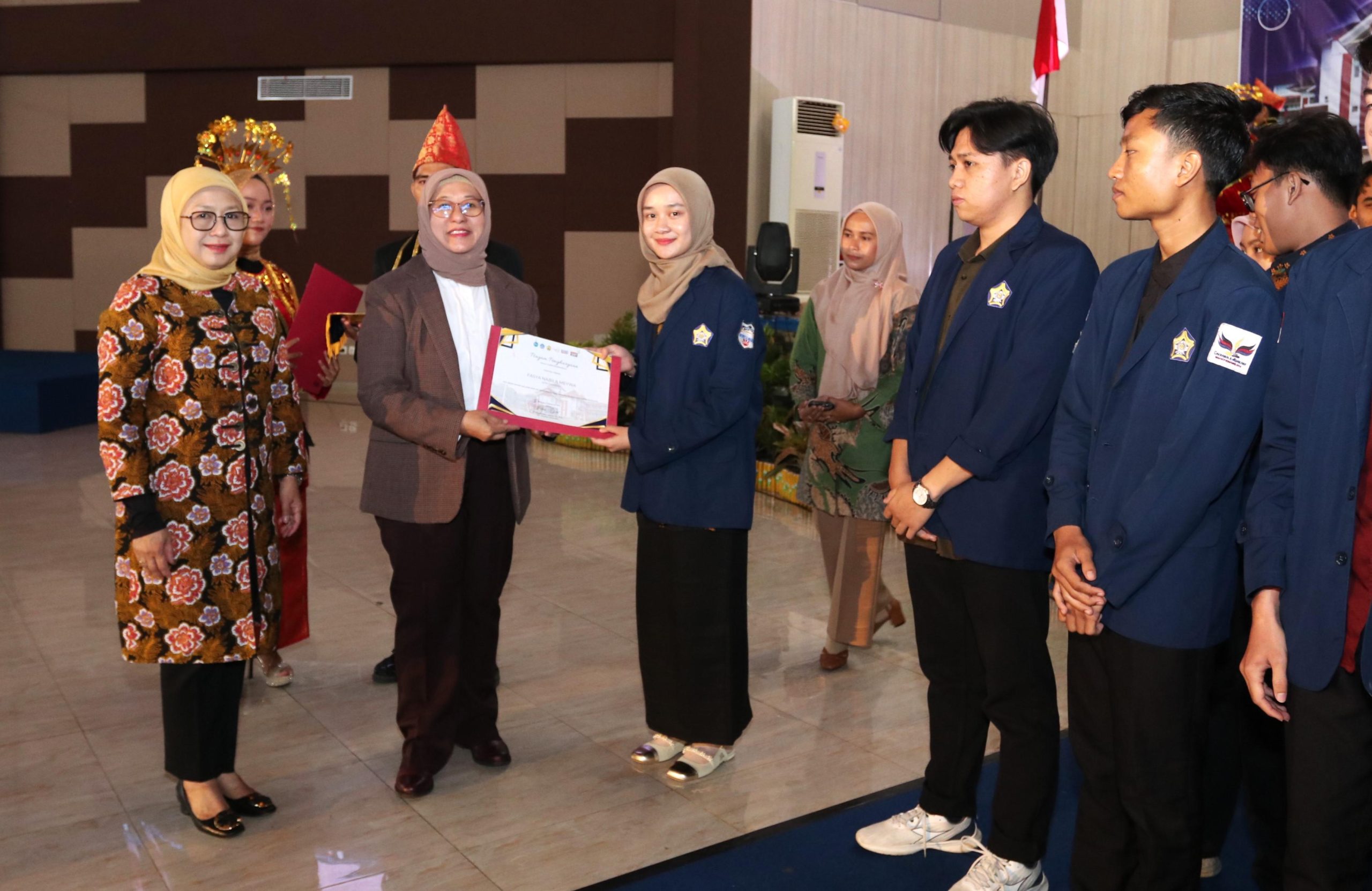 Rektor Unib Apresiasi Ratusan Mahasiswa Berprestasi Melalui Rektor ...
